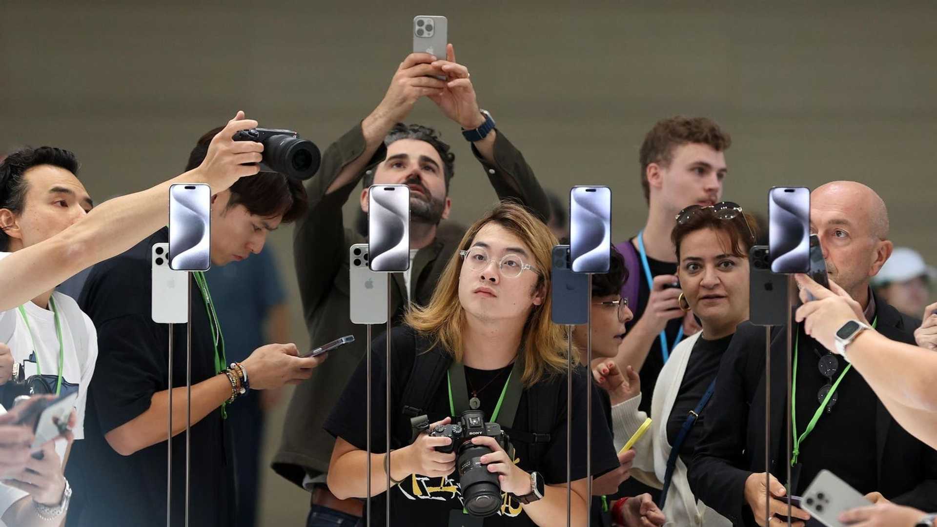 10 Exciting Features of the Upcoming iPhone SE 4 - Fusion Chat