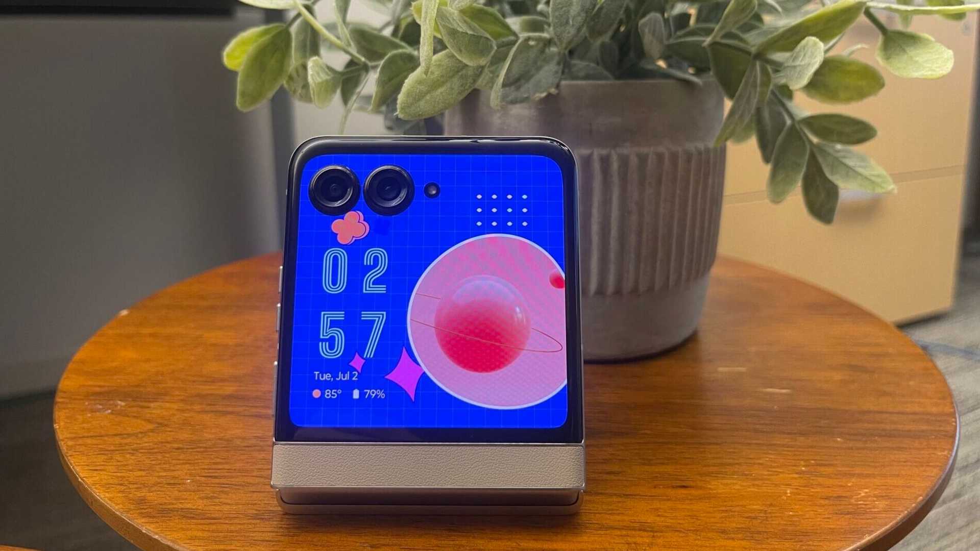 The New Motorola Razr 2024: A Folding Marvel for $700 - Fusion Chat